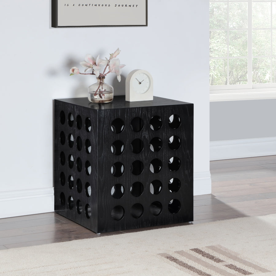 Kinsley End Table in Black – Luna Furniture
