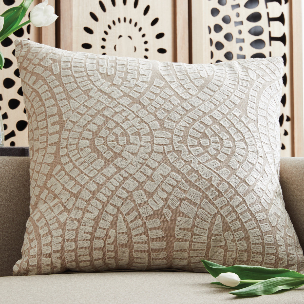Cortlen Beige/Ivory Pillow (Set of 4) – Luna Furniture