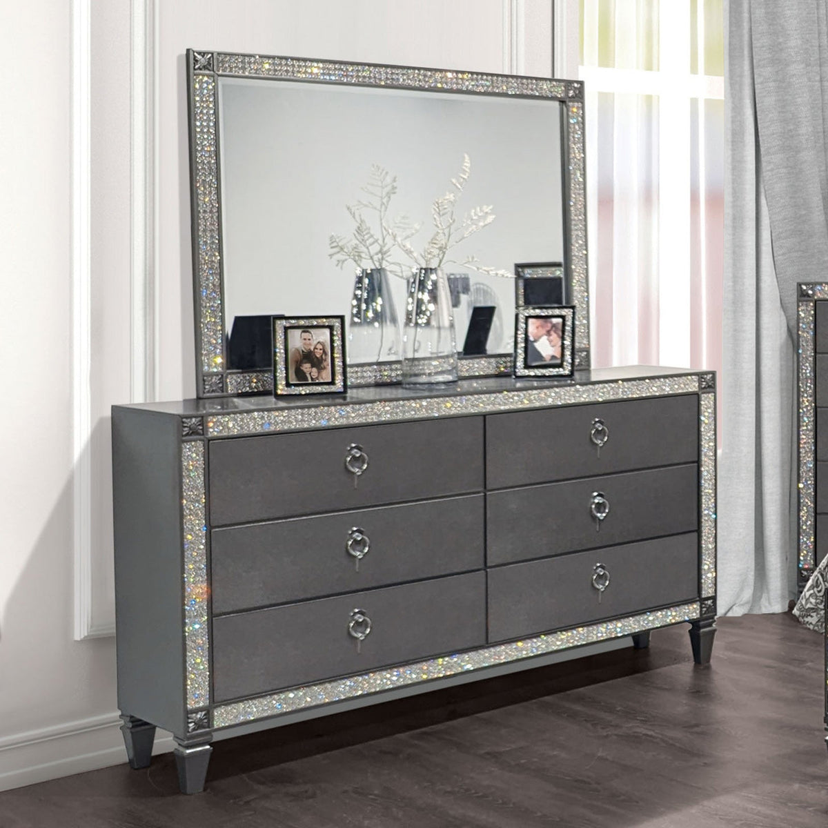 Lyanne Gray Dresser – Luna Furniture